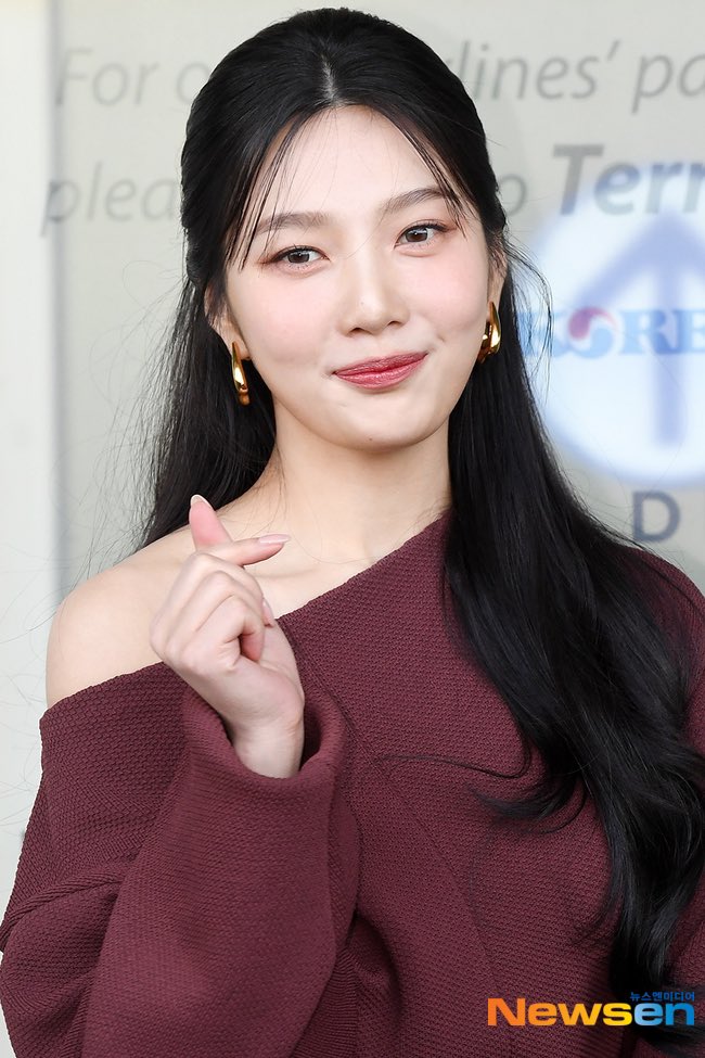 Sayhi! Korea on Twitter: "RT @Sayhi_Korea: 📸 ร้องว้าววว ลุคนี้ของ "#จอย" Red Velvet ที่สนามบิน ...