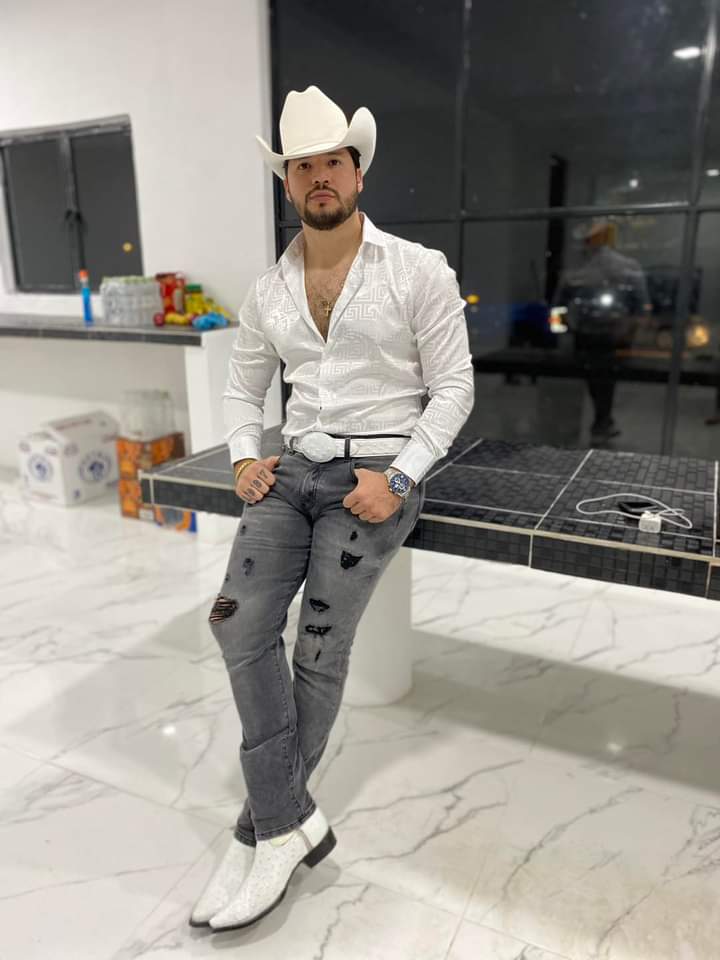 Julio_Santiago on Twitter: "Que rico esque compa, se me imagina que pedo da las nalgas 🍑"