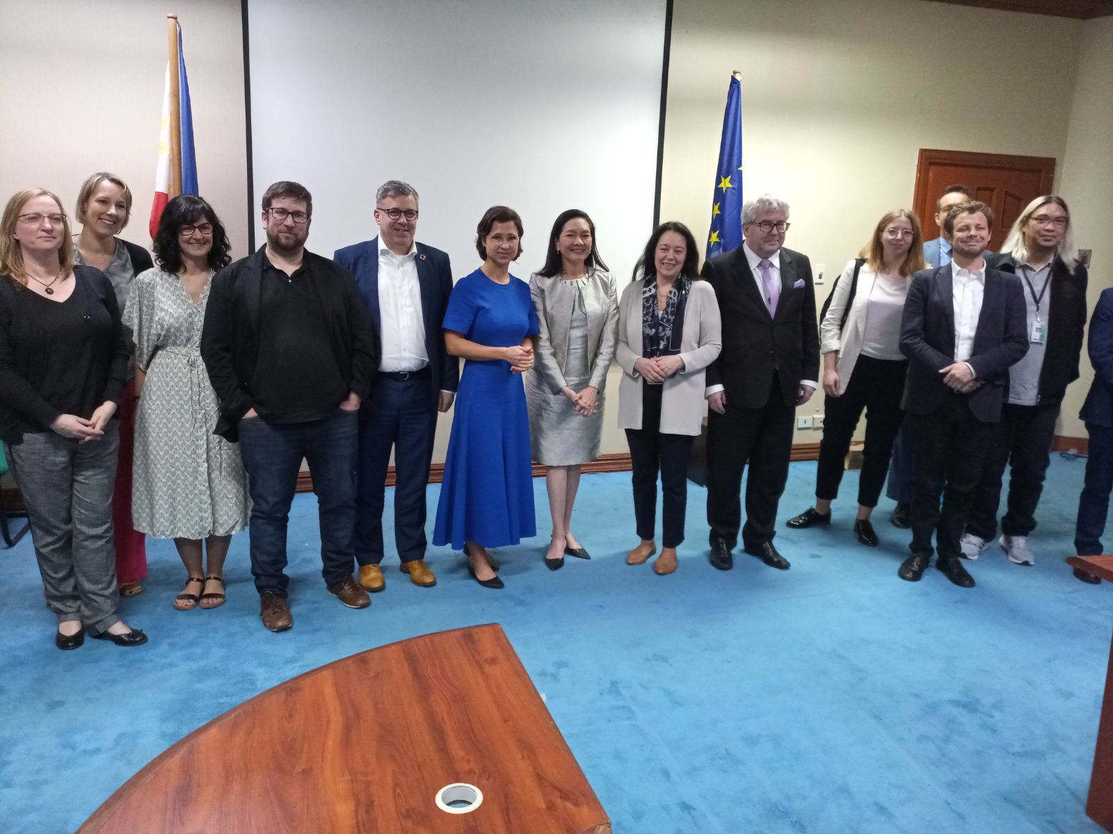 CNN Philippines on Twitter: "@eimorpsantos LOOK: Senate Deputy Minority Leader Risa Hontiveros ...