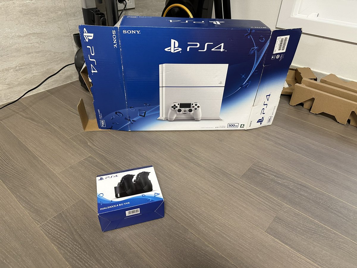 Espresso. on Twitter: "RT @Espresso_HD: [RT ️] PS4 1205 화이트 500G 판매합니다 듀얼쇼크는 1개 보유중입니다 충전 거치대 1개 ...