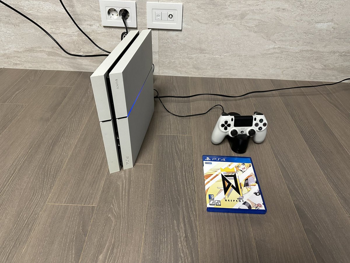 Espresso. on Twitter: "RT @Espresso_HD: [RT ️] PS4 1205 화이트 500G 판매합니다 듀얼쇼크는 1개 보유중입니다 충전 거치대 1개 ...