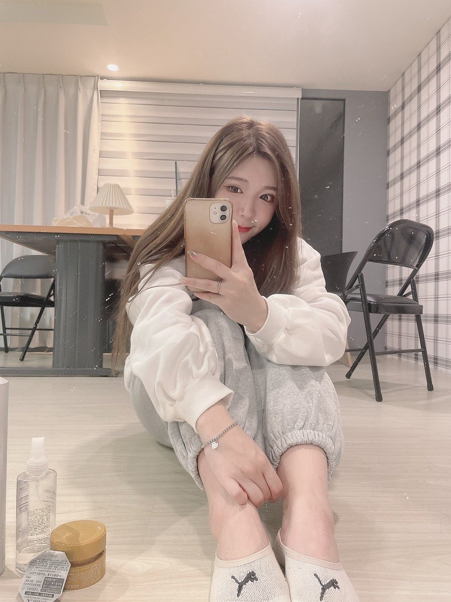 說說看你們今天在幹嘛～ 網址點起來 https://t.co/UAbuVBKNAy 本壘奈 @jkfnai