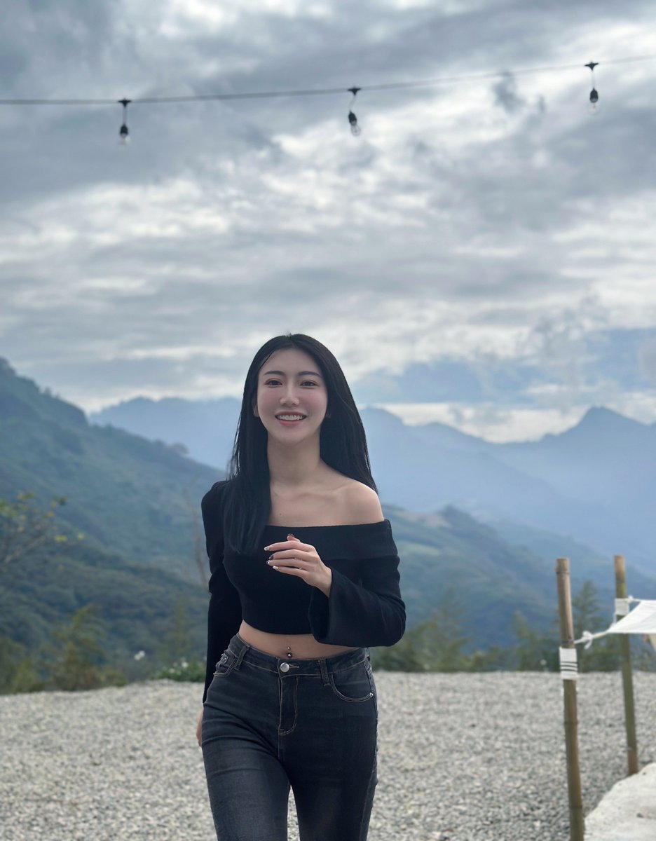 笑著朝你的方向走來 你也正笑著看我嗎👄 https://t.co/Q2Kd0Ss3KL 比特Elsa @chuuu_0908