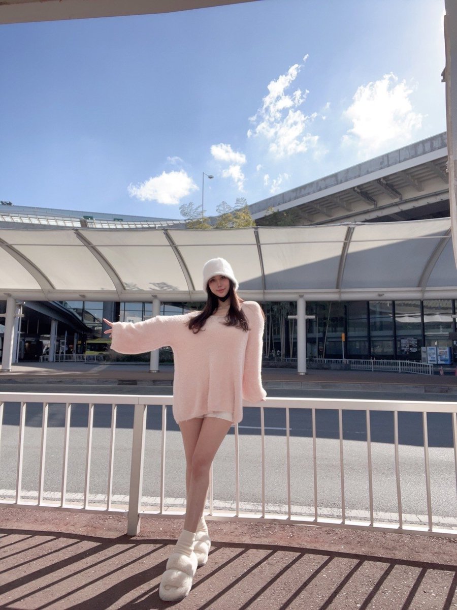 讓陽光沐浴一下~ 我的大長腿😈 也養養你們的眼 https://t.co/lvZZMCWpXz 夢夢 Monmon @monmon77888