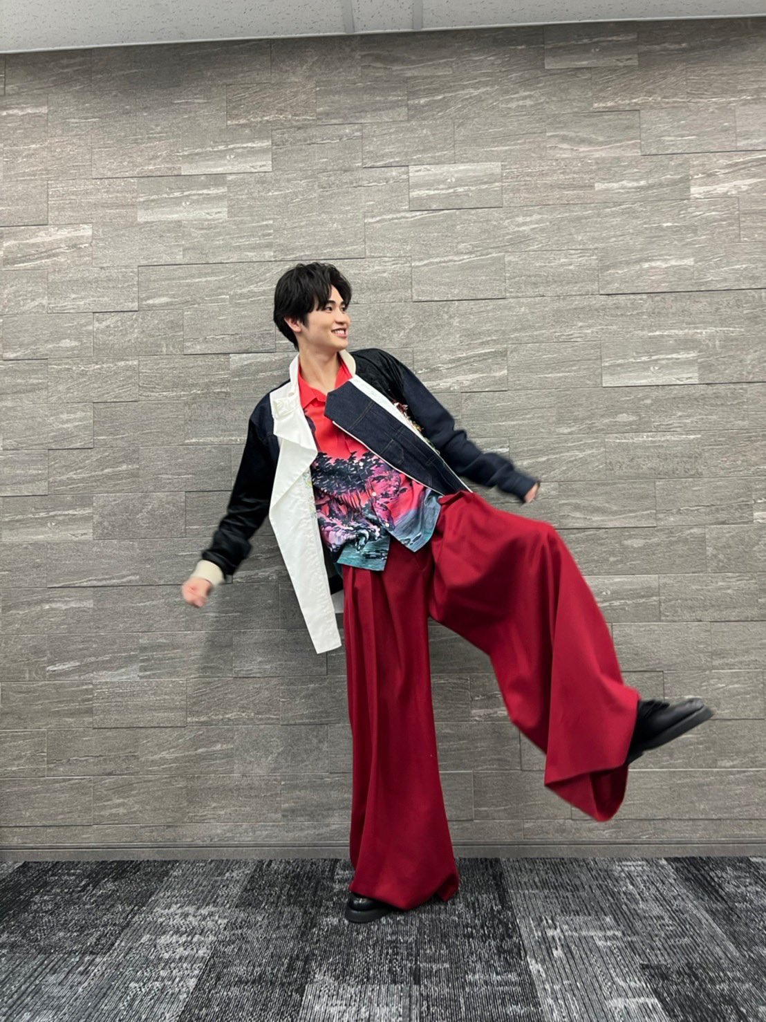 西垣 匠 on Twitter: "本日「#JUNON 4月号」発売です！ ⁡ 是非チェックしてください！ 衣装がカッコ良すぎました。 気も大きくなって何かを蹴ってます🧨 匠 @JUNON ...