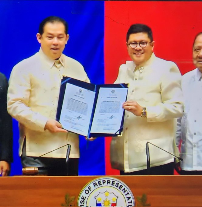 Inquirer on Twitter: "LOOK: Brian Yamsuan was sworn in as Bicol SARO party list representative ...