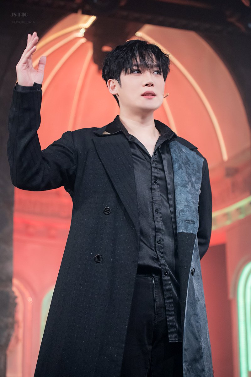 진심을 담은 순간 on Twitter: "230222 타락천사 커튼콜 발렌티노 양지원 배우님 http://imjinsimgirl.tistory.com/538"