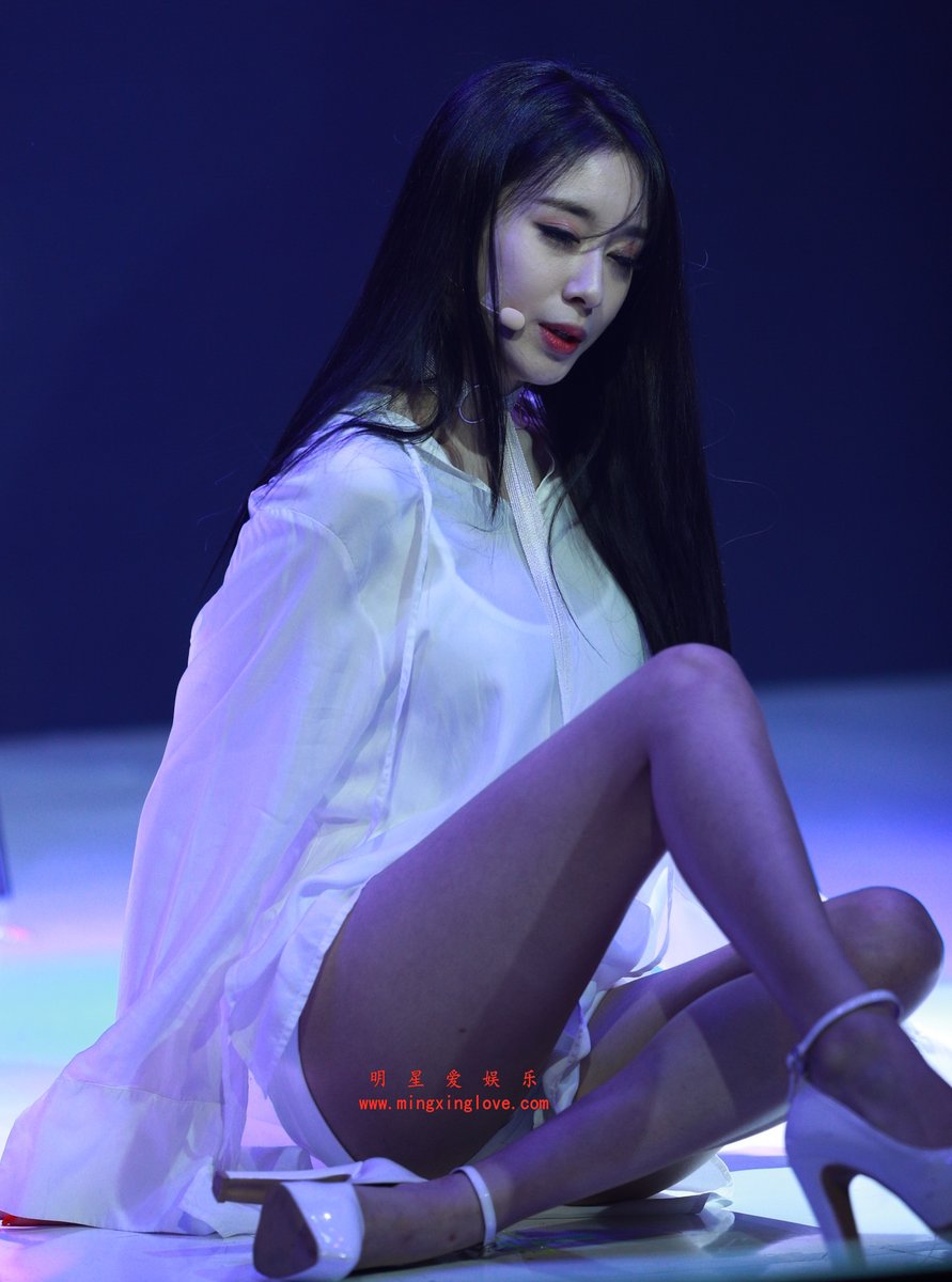 mingxinglove on Twitter: "#朴智妍 演唱会现场花絮照片，短裤大长腿光脚高跟造型，Canon单反 #CR2 原格式高清4K分辨率原图无修 #生图 下载 #明星生图 ...