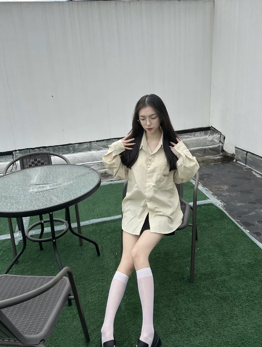 wuyu on Twitter: "这眼镜骚货，第一眼觉得略丑，再看几眼，哎，觉得其实长得还挺好看，看久了，又觉得丑！ 不过，她的各种丝袜骚腿照确实不错，看得人只想扛着她骚腿，边舔边操她骚逼 ...