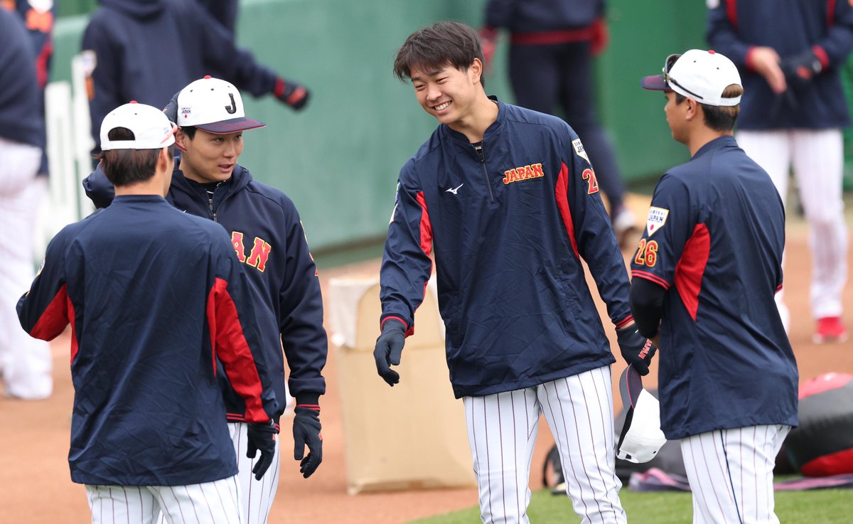 ナッツ on Twitter: "RT @hochi_oskphoto: #高橋宏斗 選手はすっかりチームに溶け込んでいました🌴 #山本由伸 選手 #栗林良吏 選手 #宇田川優希 選手 ...