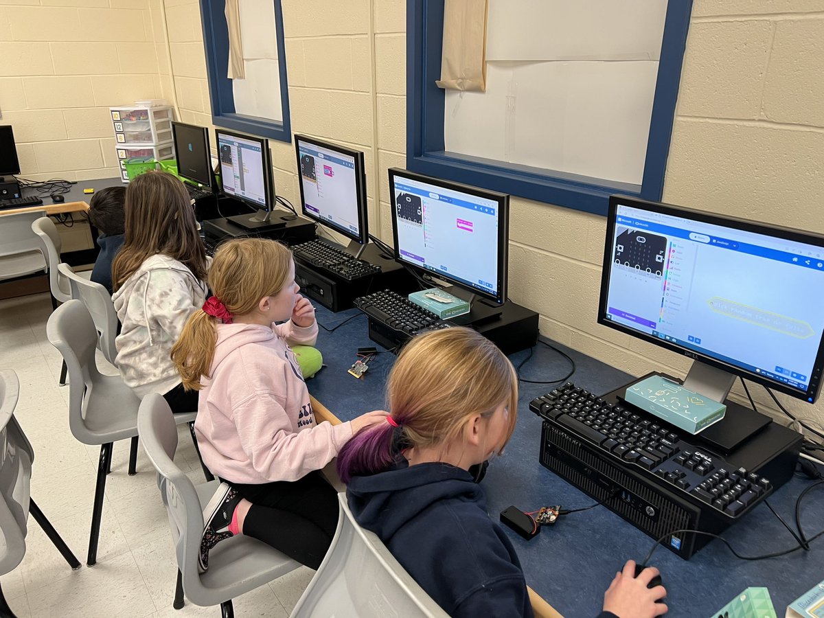 Micro:bit Educational Foundation on Twitter: "RT @FundyShores: Today in STEM the grade 4 ...