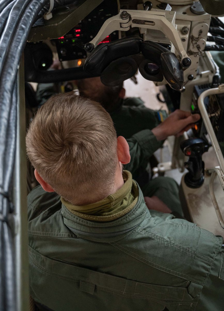 まりし セ界制覇する全裸中年男性 on Twitter: "RT @Southwood_: https://flic.kr/p/2oih3nD ポーランドにいるウクライナの人がレオパルト2を ...