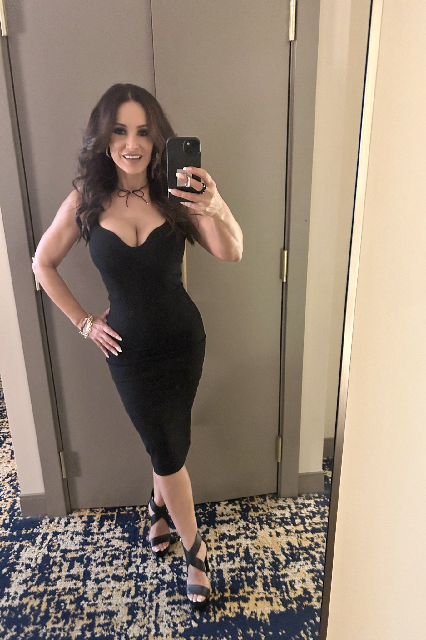 Lisa Ann on Twitter: "Sometimes I Selfie! #selfie https://t.co/ibvUzXOzKv" / Twitter