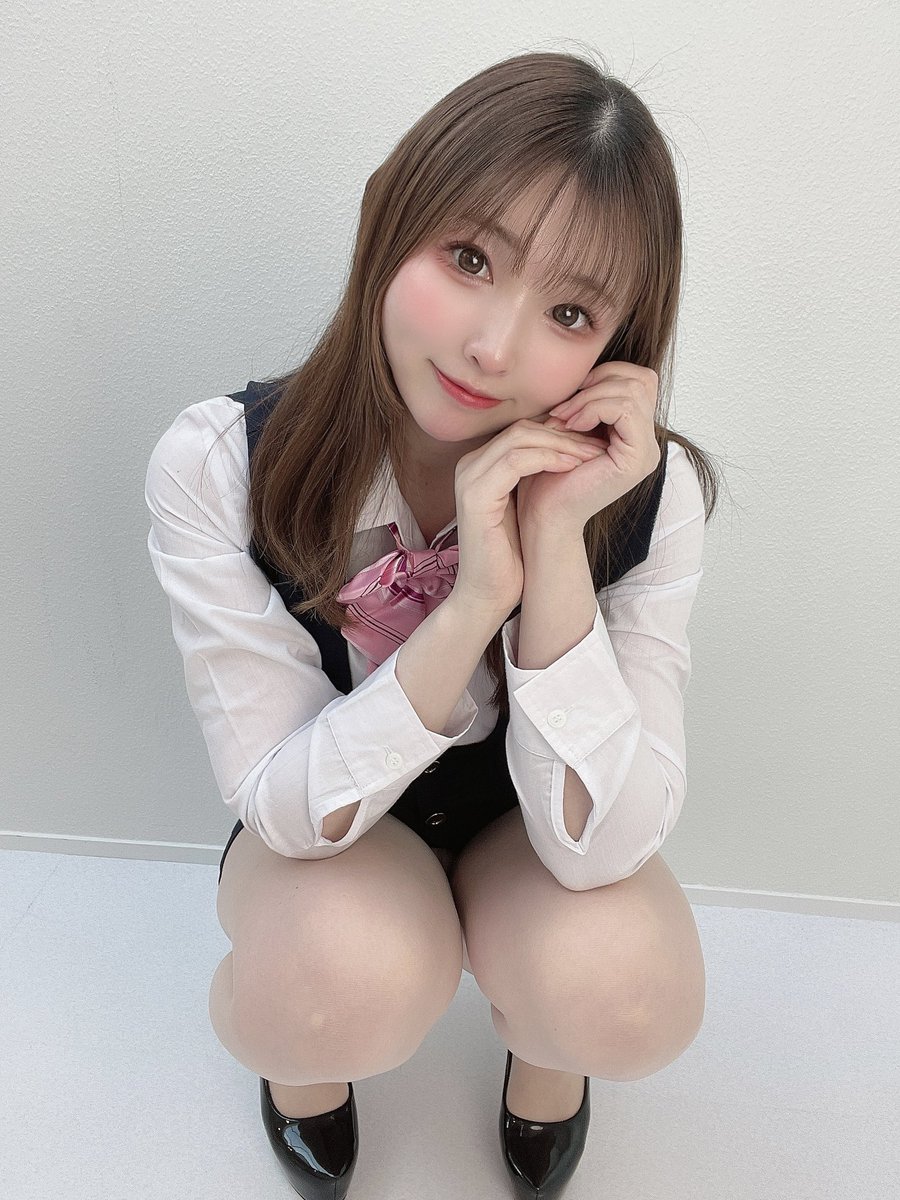 どこかの会社の事務員さん ねねね🍜🐈コミケ両日オーガスト Neneamane