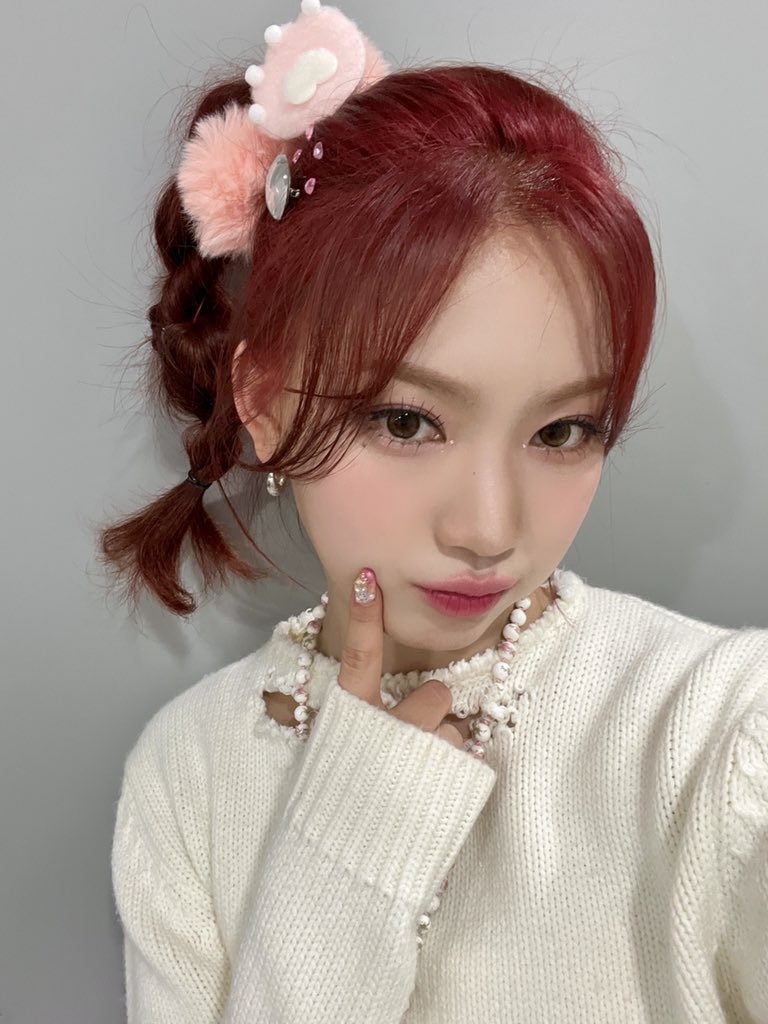 EVERYONE LOOK AT HOW CUTE ISA IS ️ Koreaboo @koreaboo