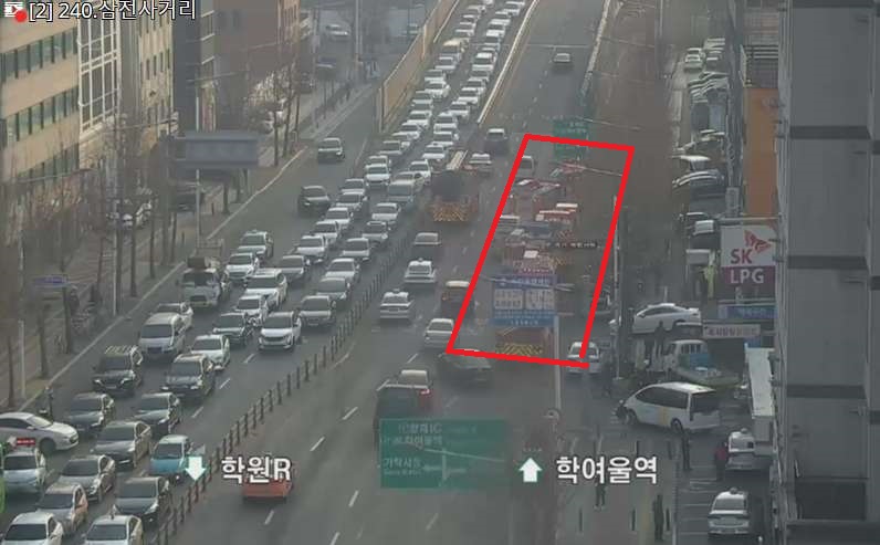 Seoul TOPIS on Twitter: "[16:57] 삼전로 (삼전사거리 → 탄천1교동측) 화재관련작업으로 2,3차로 부분통제되고 있습니다. 구간 주의운행하세요.(화재 ...