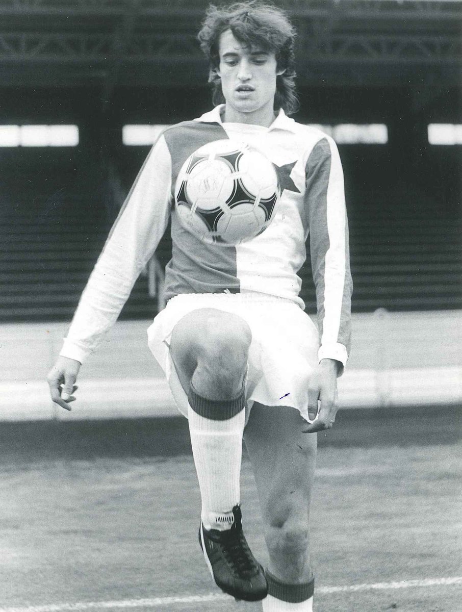 SK Slavia Praha on Twitter: "RT @SlaviaMuseum: 61. narozeniny dnes slaví IVO KNOFLÍČEK 🔴⚪️⚽ ...