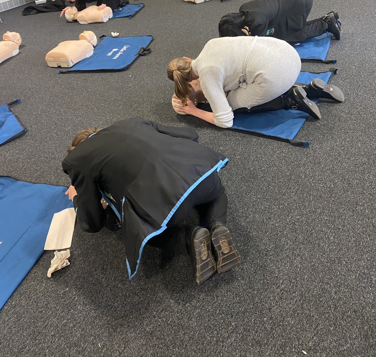 Williamwood HS on Twitter: "Both S4 & S5 Health Sector pupils enjoyed a First Aid session ...