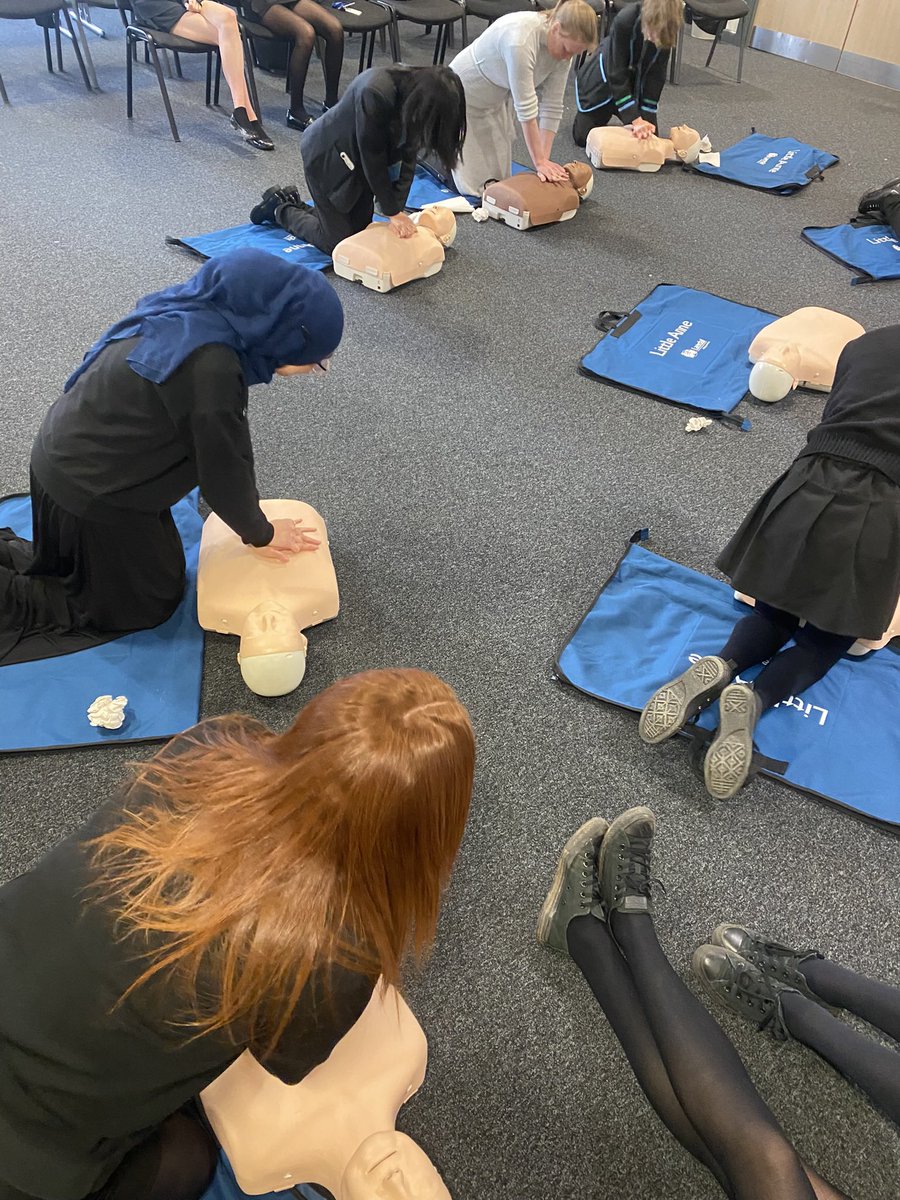 Williamwood HS on Twitter: "Both S4 & S5 Health Sector pupils enjoyed a First Aid session ...