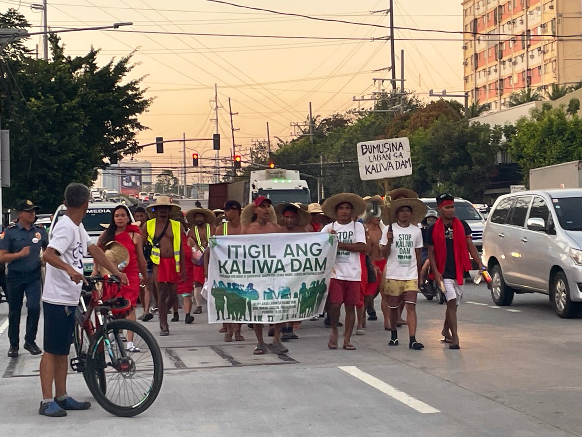 anjo_bagaoisan By sunset, the IPs, who have been walking with stopovers ...