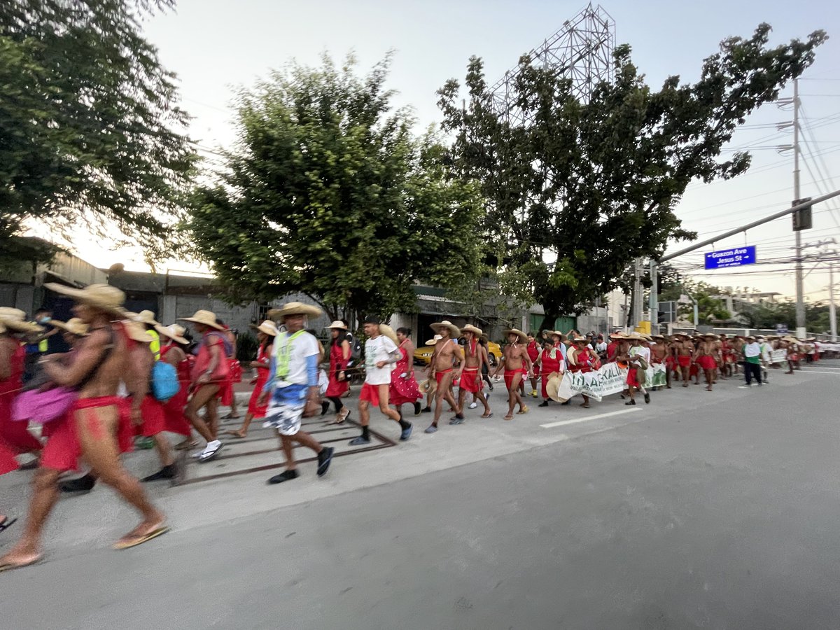 anjo_bagaoisan By sunset, the IPs, who have been walking with stopovers ...