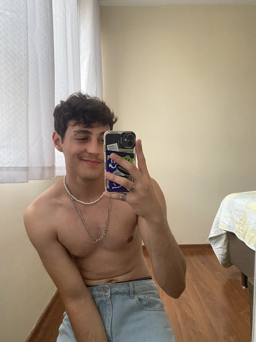 mion on Twitter: "fotos que vc receberia se namorasse eu"