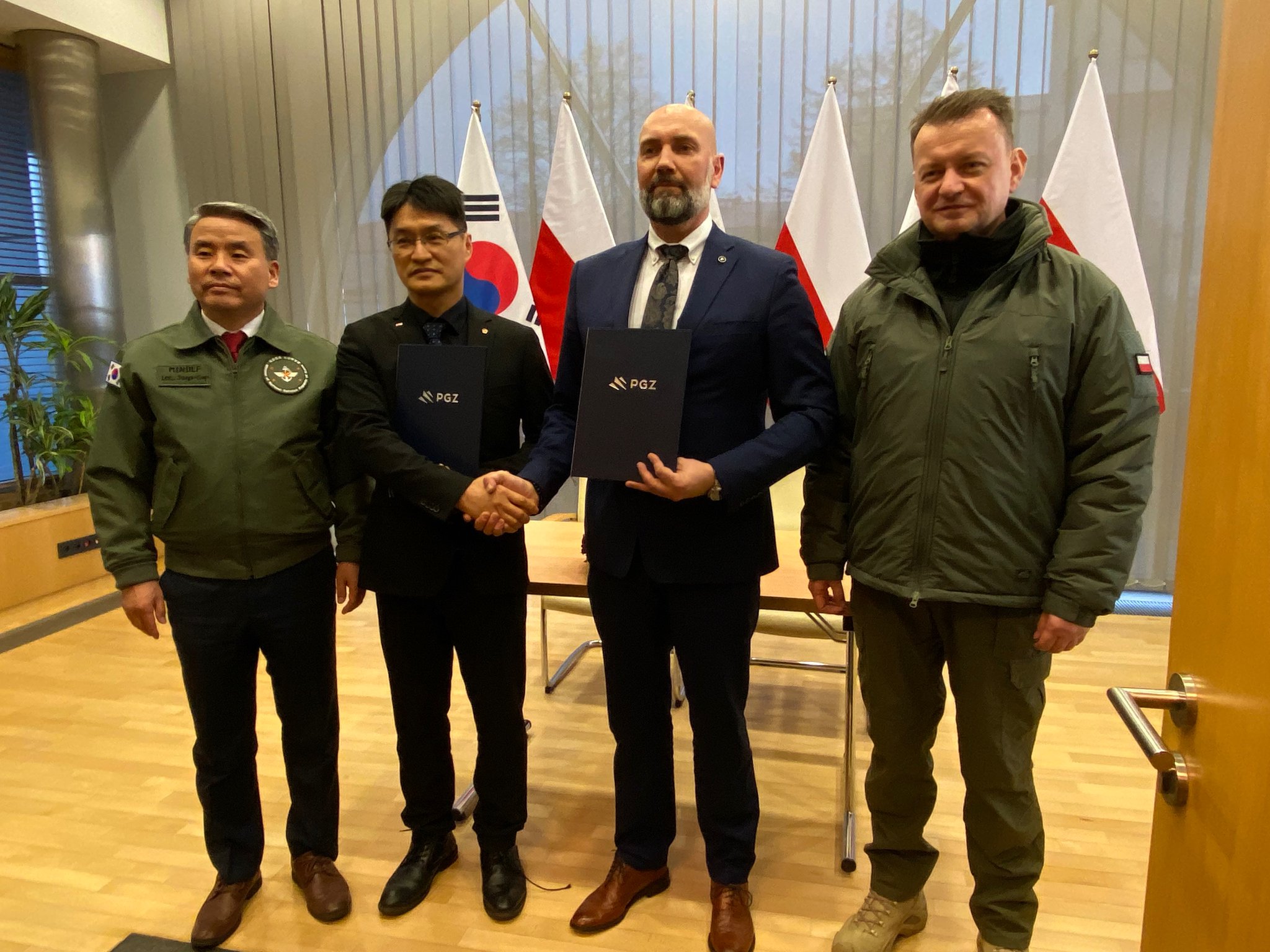 Polska Grupa Zbrojeniowa🇵🇱 on Twitter: "Kolejny krok na drodze współpracy 🇵🇱🇰🇷. W obecności ...