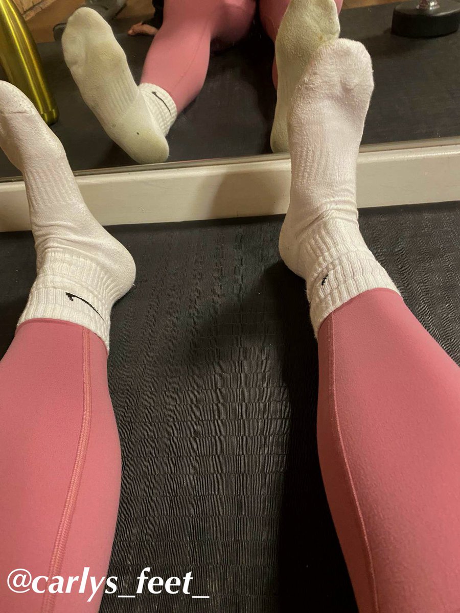 Carly Shayes On Twitter Who Wants These Stinky Gym Socks 🧦🥰😈 Dm Me