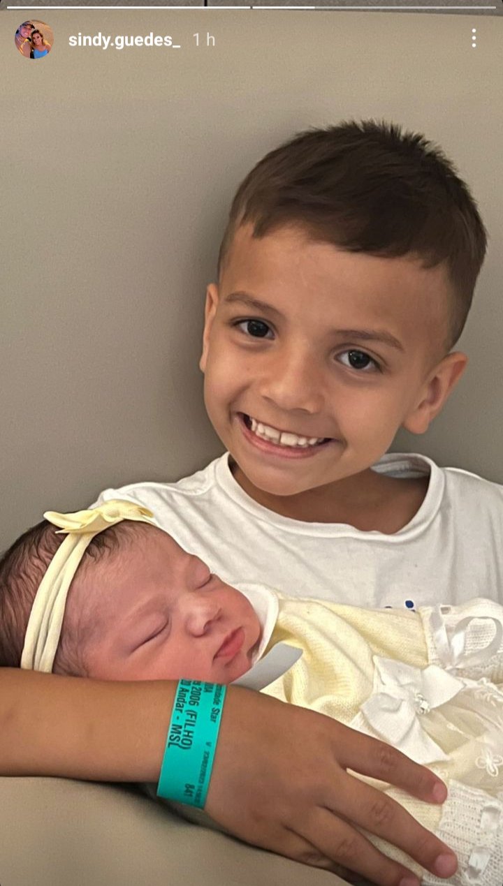 Time do Povo on Twitter: "Momento fofura: Ryan, filho mais velho de Róger Guedes, com a recém ...