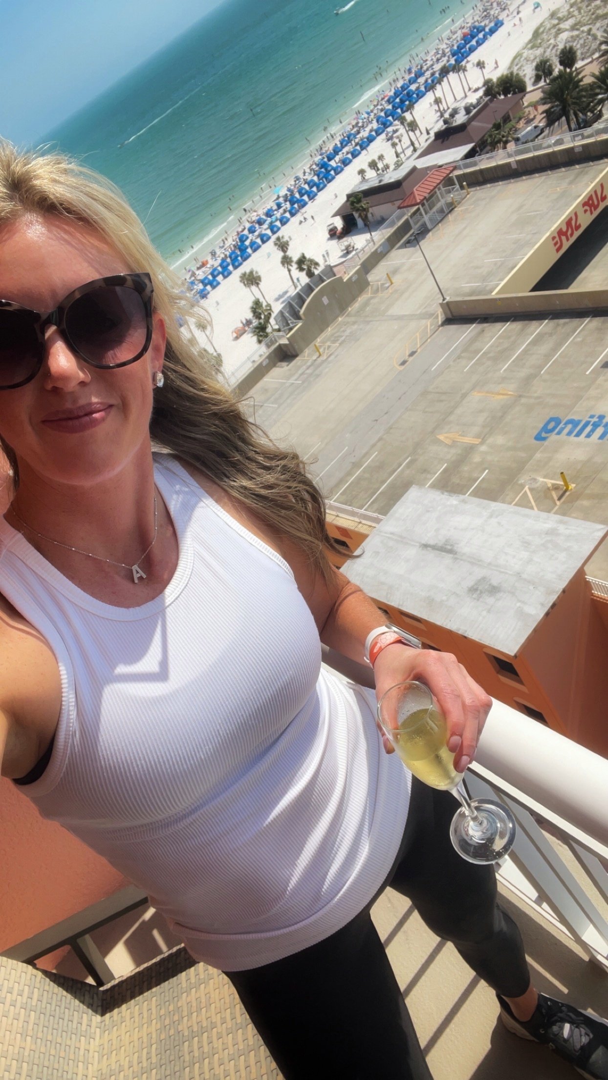 tallgirlalli on Twitter: "@F_it_im_Casey I released a sex tape just now, maybe I can rent a ...