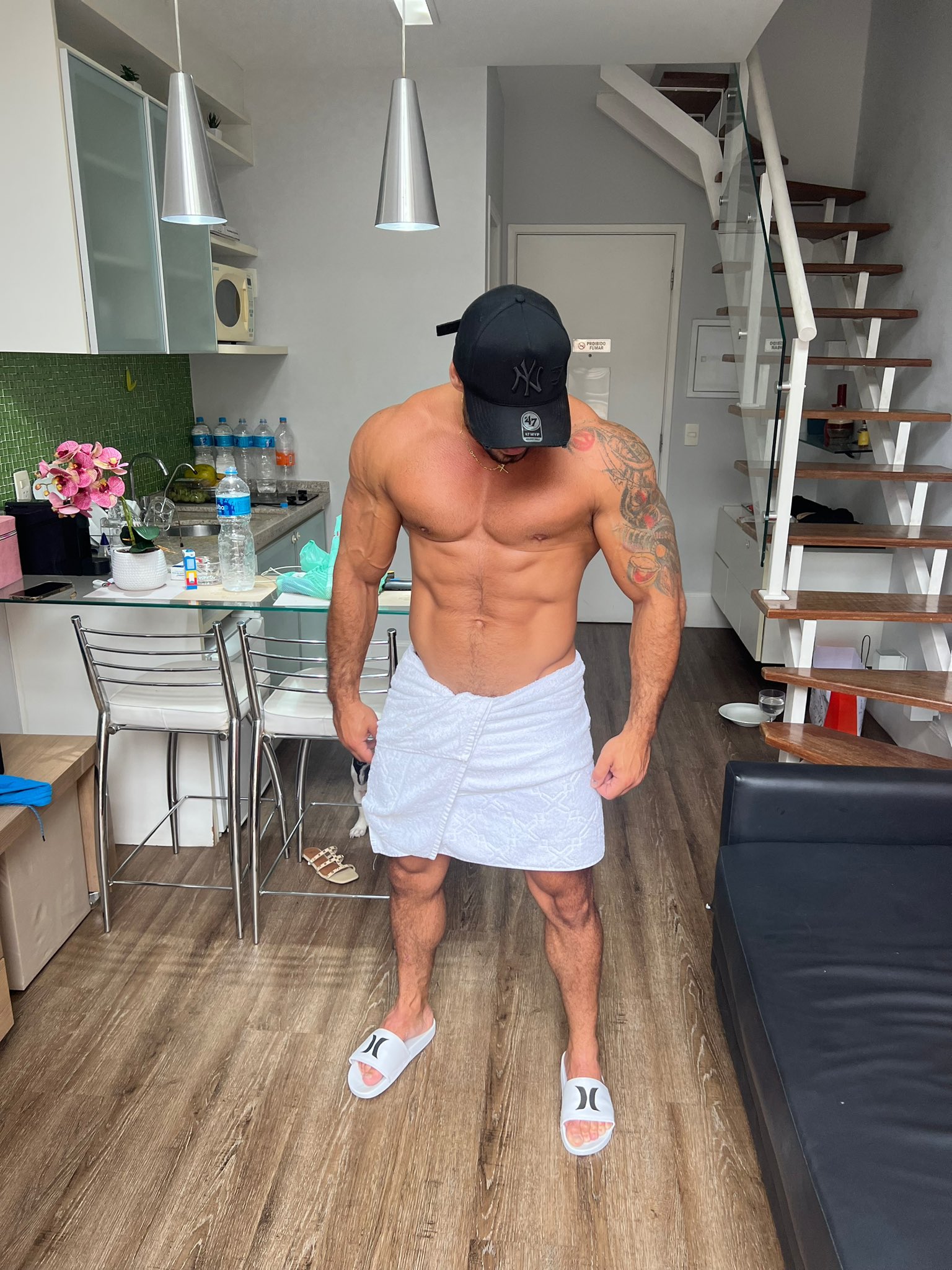 Diego Mineiro XXL on Twitter: "Se a toalha cair , você cai de boca 👄 https://t.co/38nUKhGcMa ...