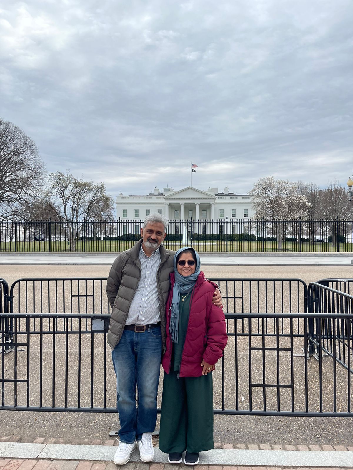 Hur Abbas Malik on Twitter: "mama baba at their me and who moment https://t.co/mhyU9ZhgLW" / Twitter