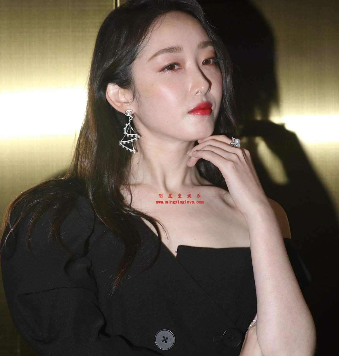 mingxinglove on Twitter: "#蒋梦婕 参加某时装秀场现场花絮照片，露肩短裙、大长腿光脚高跟造型，高清4K分辨率原图无修 #生图 下载 #明星生图 照相机型号 Canon ...