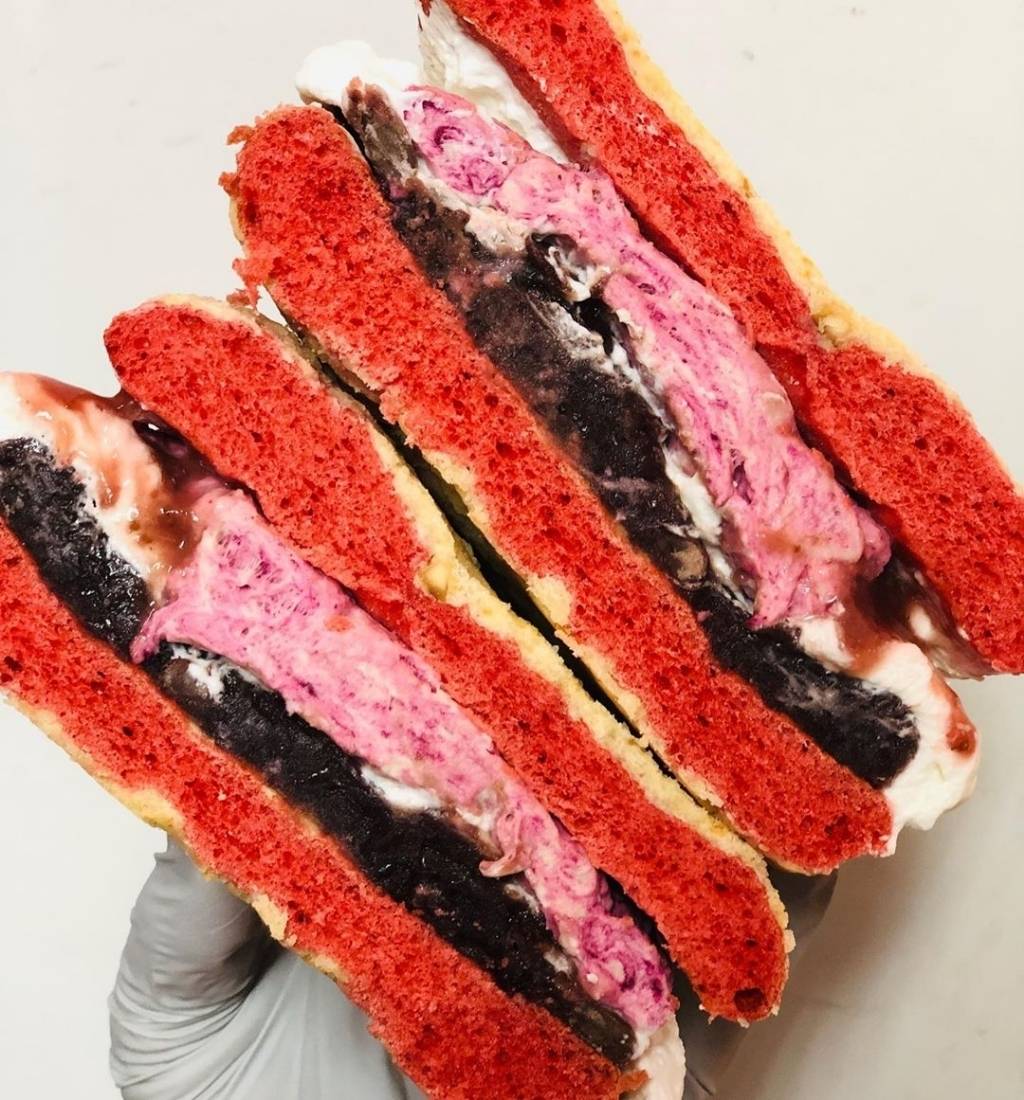 인스티즈(instiz) on Twitter: "생딸기가 통으로 들어간 맘모스빵......jpg (링크에 더있어요👉) https://instiz.net/pt/7332505"