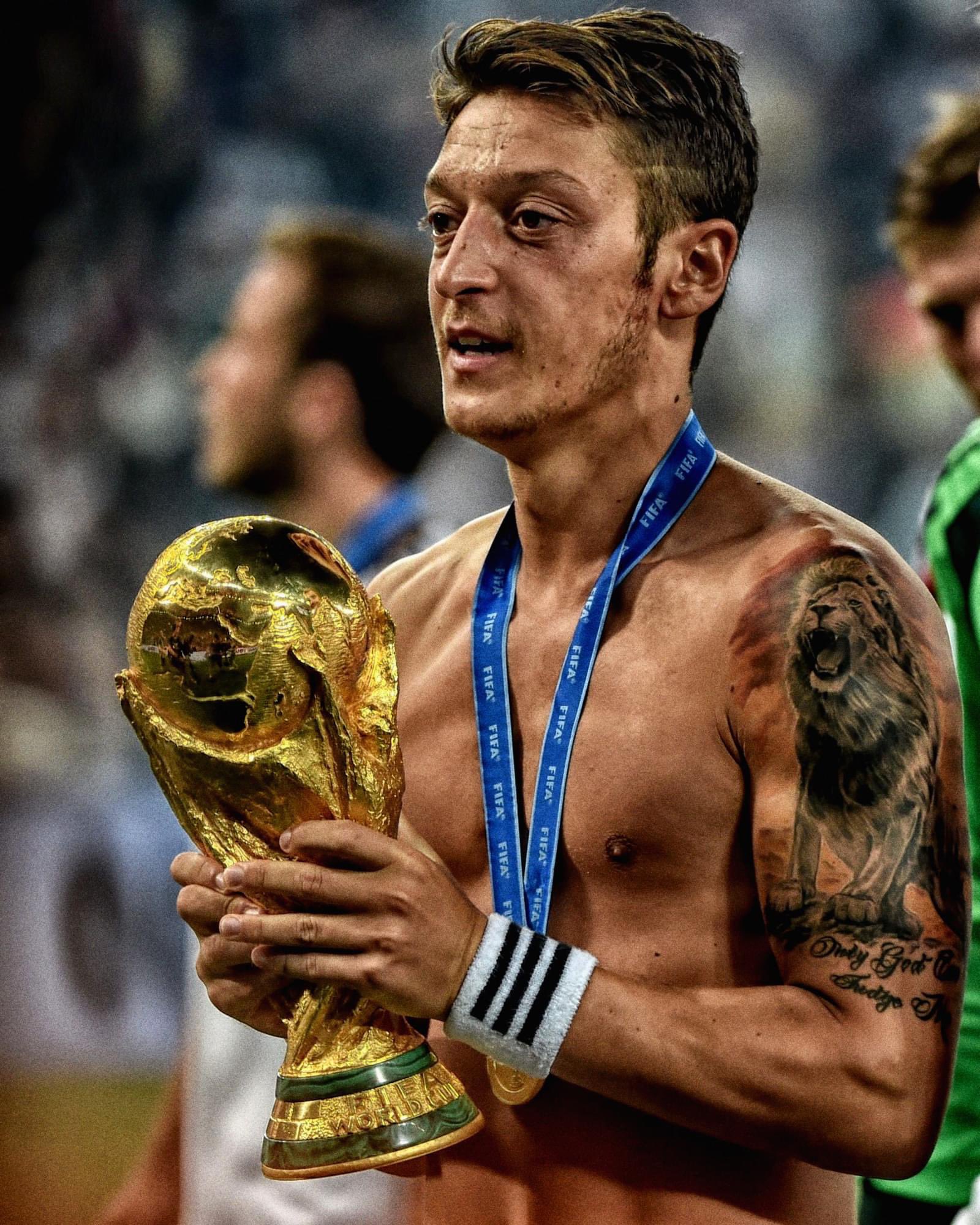 Frank Khalid OBE on Twitter: "𝐂𝐫𝐢𝐬𝐭𝐢𝐚𝐧𝐨 𝐑𝐨𝐧𝐚𝐥𝐝𝐨: "He made me the world's best striker." 𝐀𝐫𝐬𝐞𝐧𝐞 ...