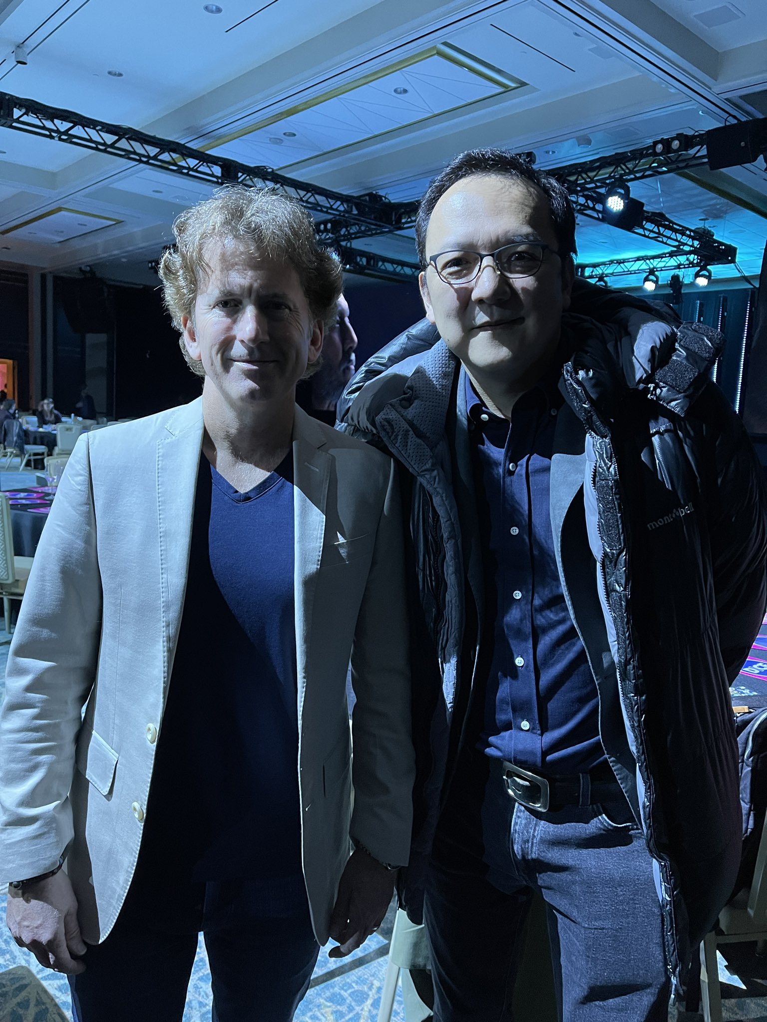 HazzadorGamin,Dragon of Dojima on Twitter: "2 Giants @ #DICEAwards Todd Howard Hidetaka Miyazaki ...