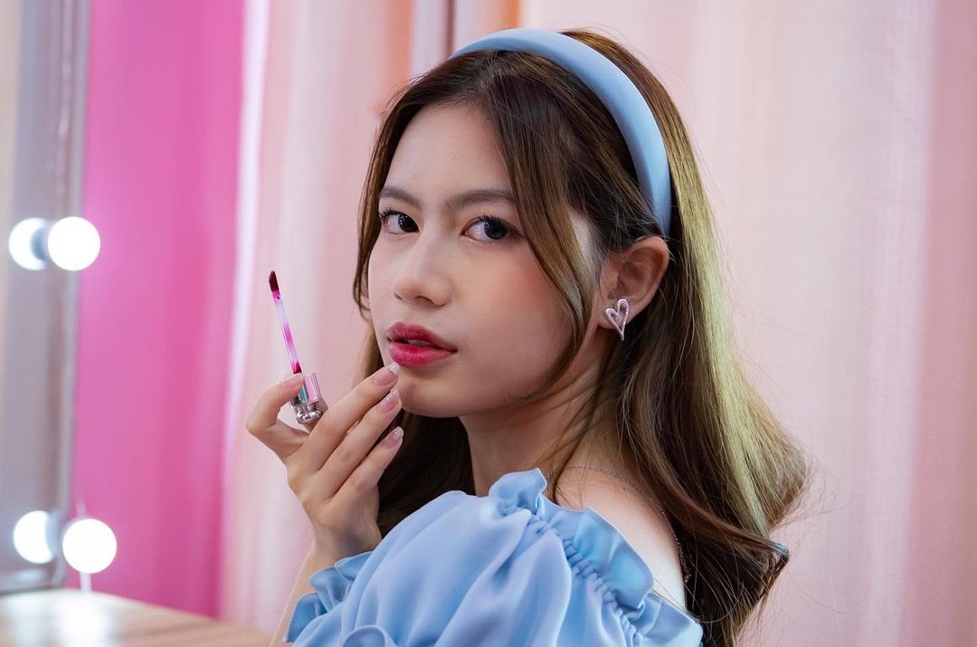 kamipunbnk48 on Twitter: "RT @JaaBNK48Fanclub: [Post] Mirror mirror 🪞 #JajaNapaphat #BungeeJaa ...