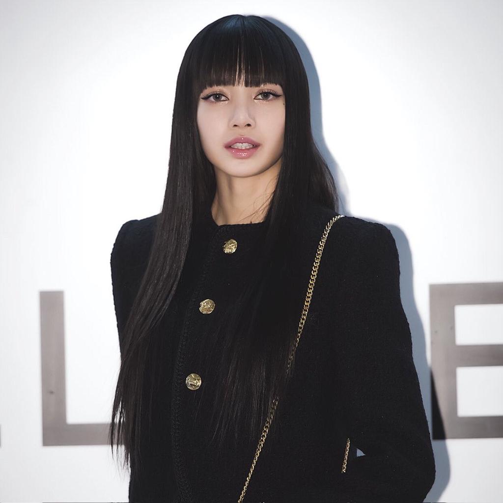 𝑭𝒂'𝑬𝒓𝒏𝒏𝒏_ ♡~🐇 on Twitter: "หน้าม้าสวยละ LISA CELINE AMBASSADOR #LALISAatCelineKR #LISAXCELINE"