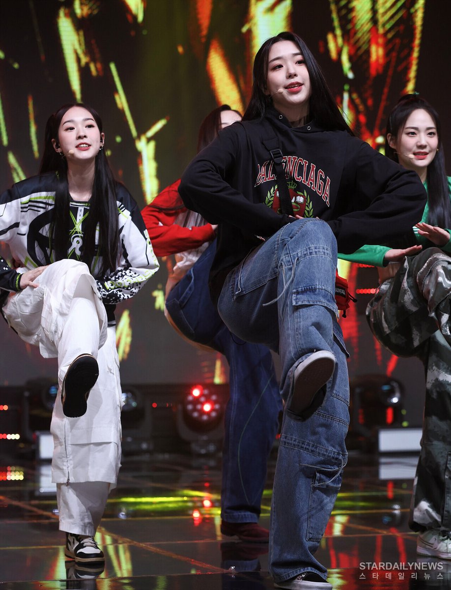 tripleS GLOBAL | Fanbase on Twitter: "[PHOTO] 240223 Triple S Arirang TV's Simply K-POP ...