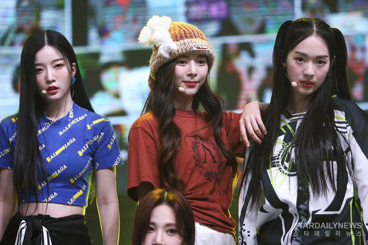 tripleS GLOBAL | Fanbase on Twitter: "[PHOTO] 240223 Triple S Arirang TV's Simply K-POP ...