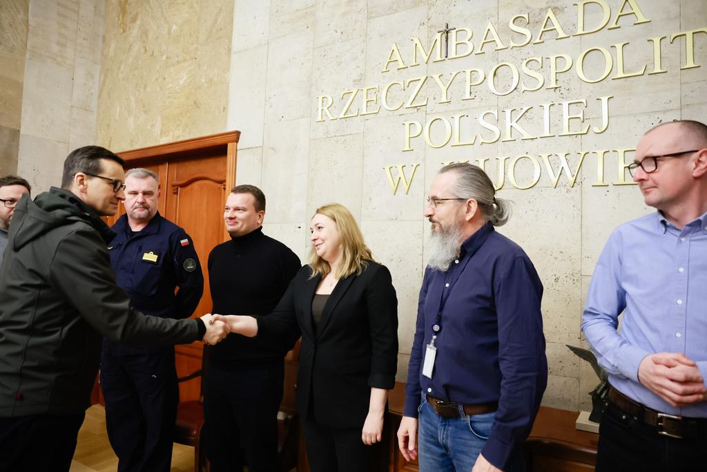 Poland in Australia on Twitter: "RT @PremierRP_en: PM @MorawieckiM met with employees of the ...