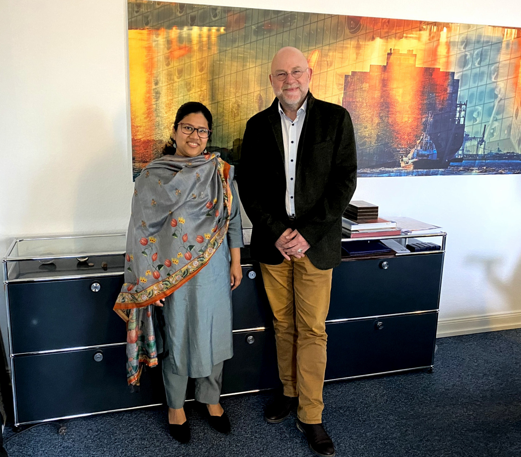 Hafen Hamburg on Twitter: "Yesterday we welcomed Soumya Gupta, Consul General of India, to our ...