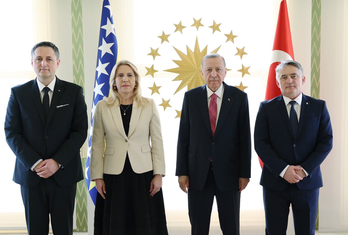 Présidence de la République de Türkiye on Twitter: "Le Président Erdoğan rencontre les membres ...