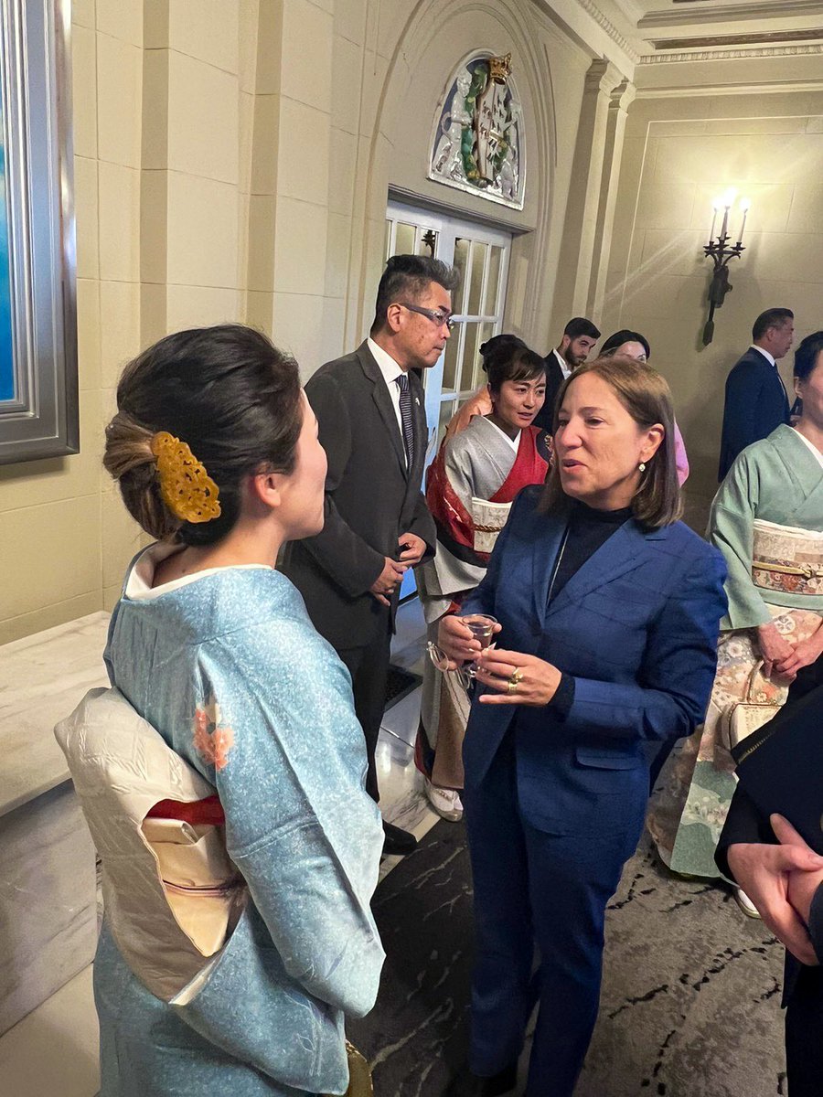 Ayako Kawano🇺🇸スタンフォードPhD子連れ留学 🏫 気候変動・機械学習・公衆衛生 on Twitter: "領事館で行われたパーティーに出席しました。カリフォルニア州の副知事、ク ...