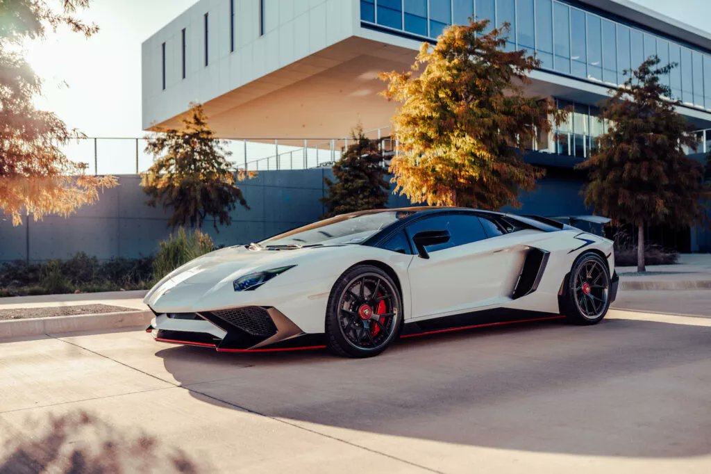 A pair of turbochargers allow this Lambo Aventador SV to churn out 1 ...
