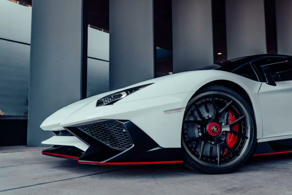 A pair of turbochargers allow this Lambo Aventador SV to churn out 1 ...