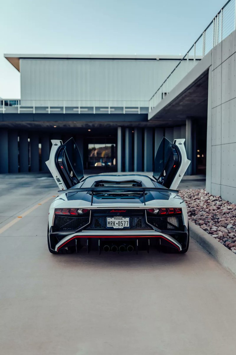 A pair of turbochargers allow this Lambo Aventador SV to churn out 1 ...