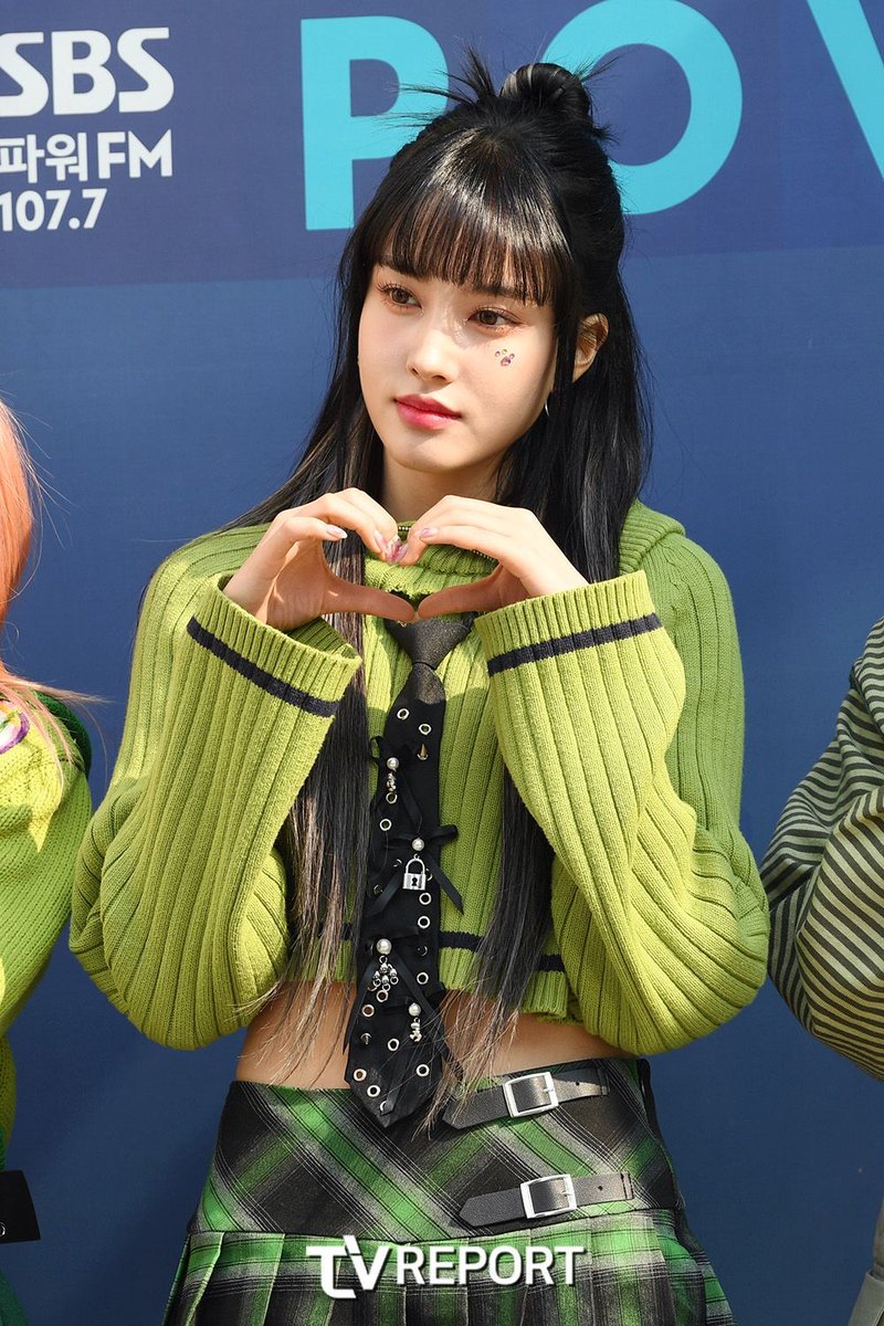 STAYC Universe on Twitter: "230223 📸 STAYC at SBS Building for Cultwo Show 🔗 https://naver.me ...