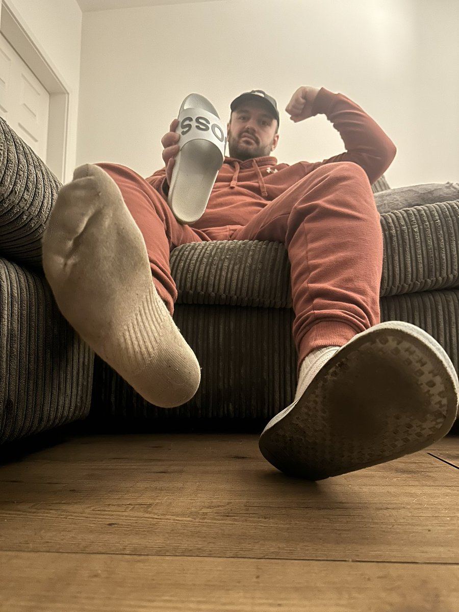 Findom Boss On Twitter Boss Slides Or Boss Socks What You Stuffing In Your Mouth First π€