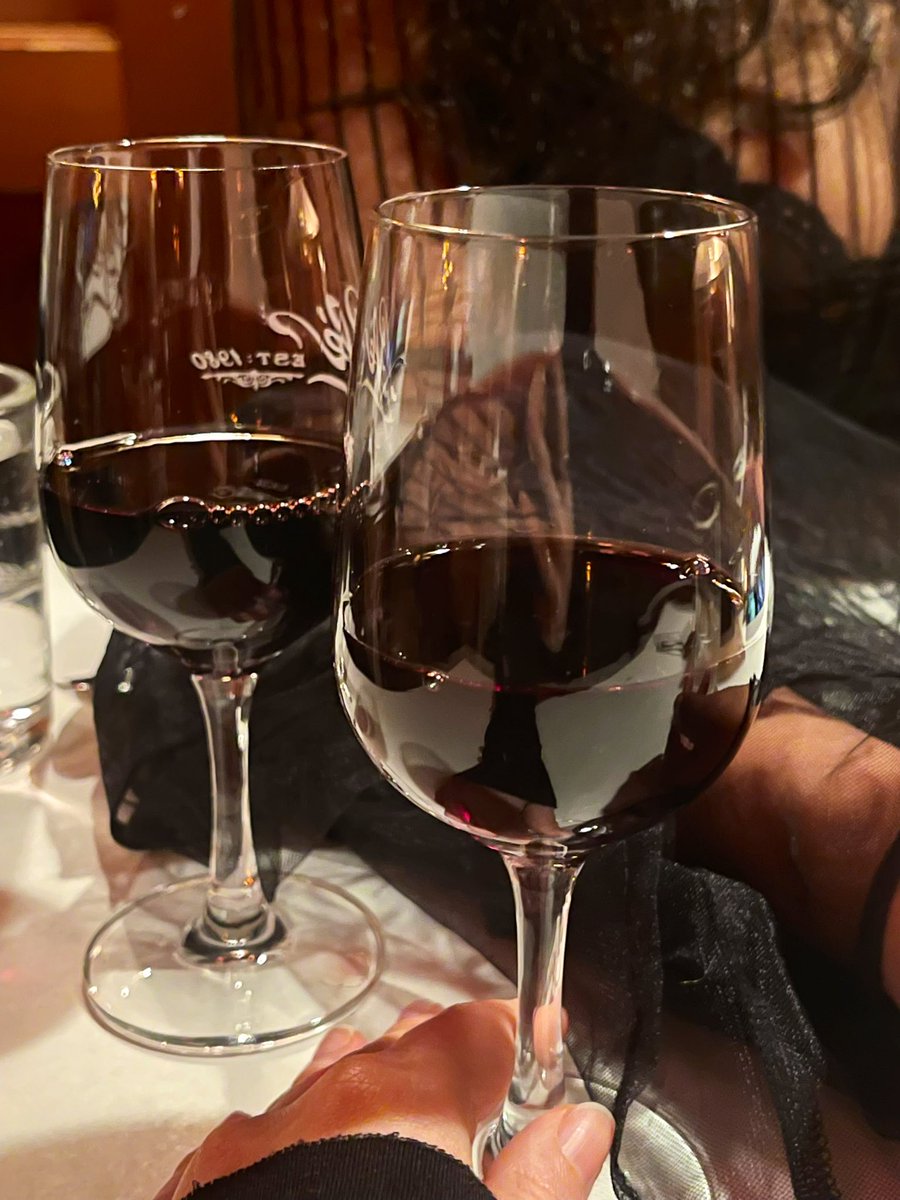 Reunited with my bestie @PraisePandora enjoying a gorgeous dinner ...